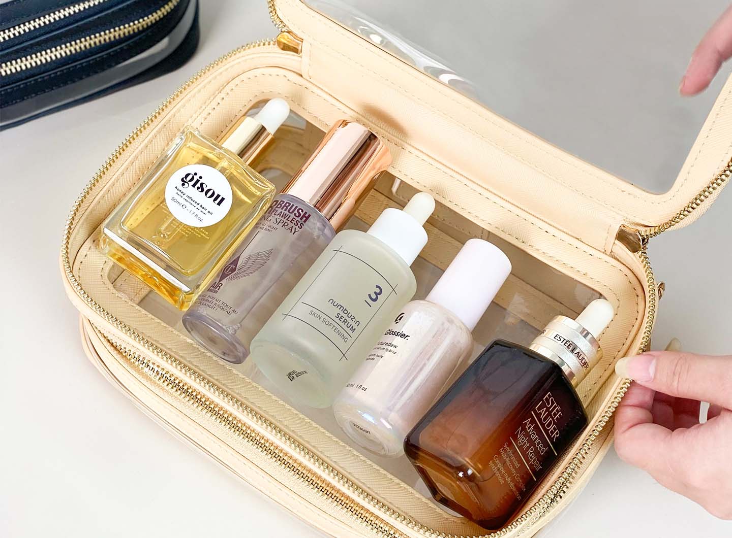 Fashionable Cosmetic Bags for Makeup Enthusiasts - Spacious and Chic ...